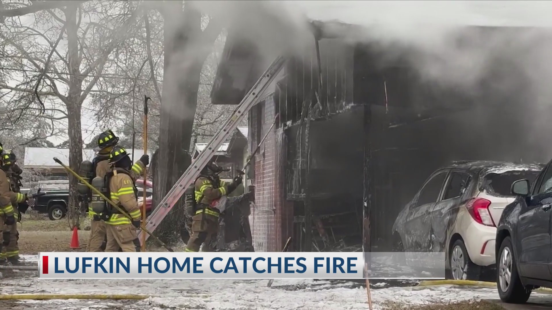 Lufkin firefighters battle Warren Street house fire amid freezing weather