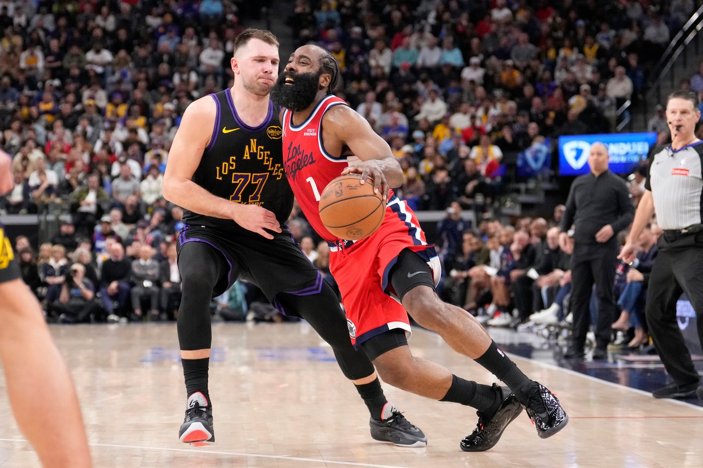 Kawhi Leonard, James Harden fuel fast start as Clippers rout Nets 126-89