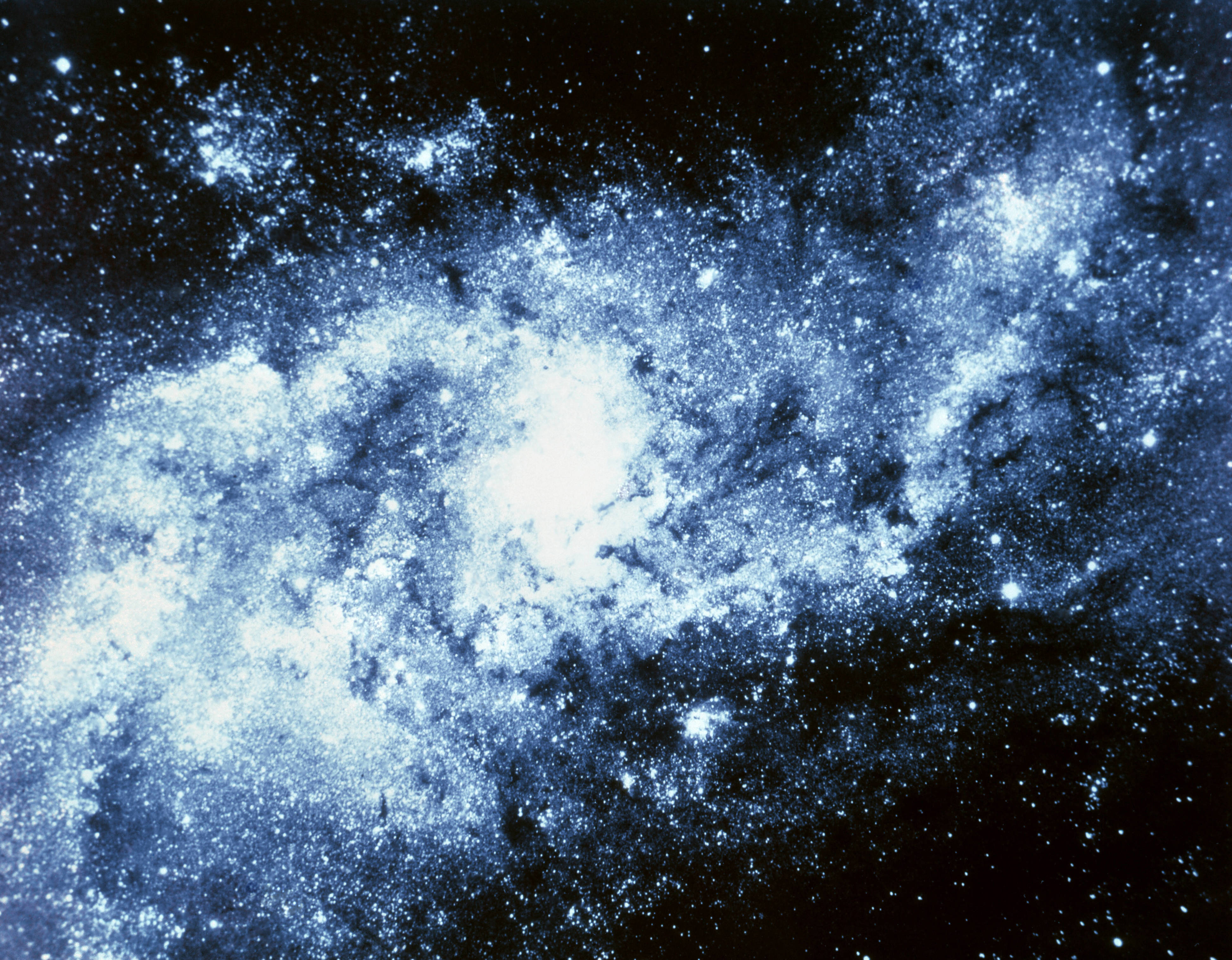 Astronomers observe a massive metal-rich cloud bound to an unknown ...