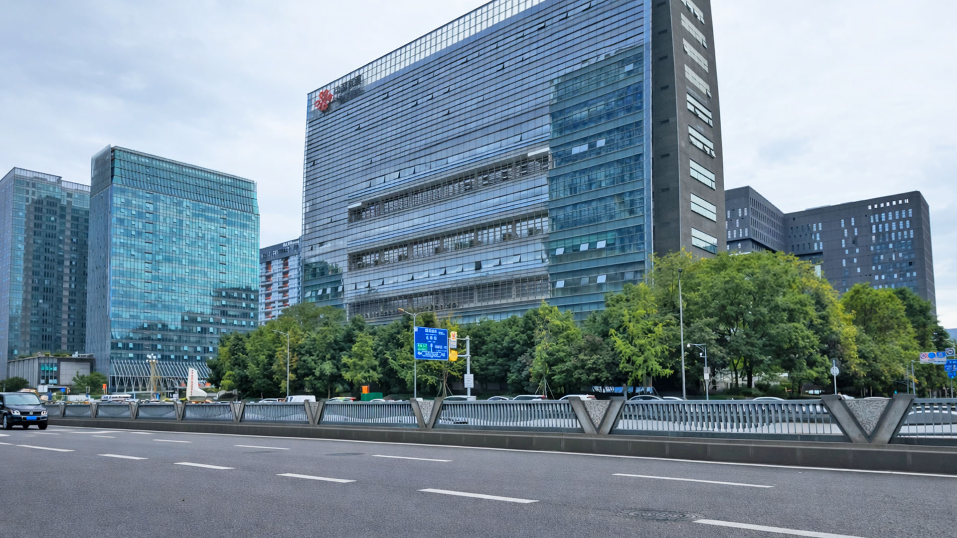 Modern Chengdu shows its structured side