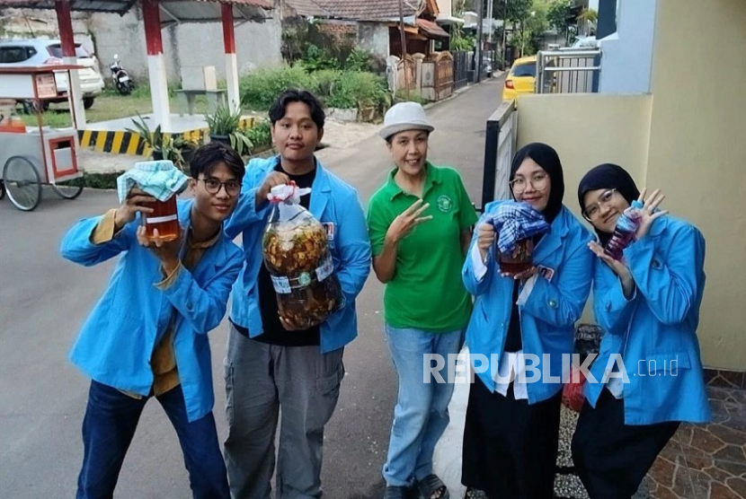 Dari sampah jadi peluang bisnis, mahasiswa UNM praktikkan green ...