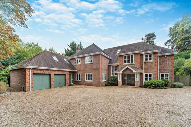Modern eight-bedroom house near Pangbourne High Street hits market