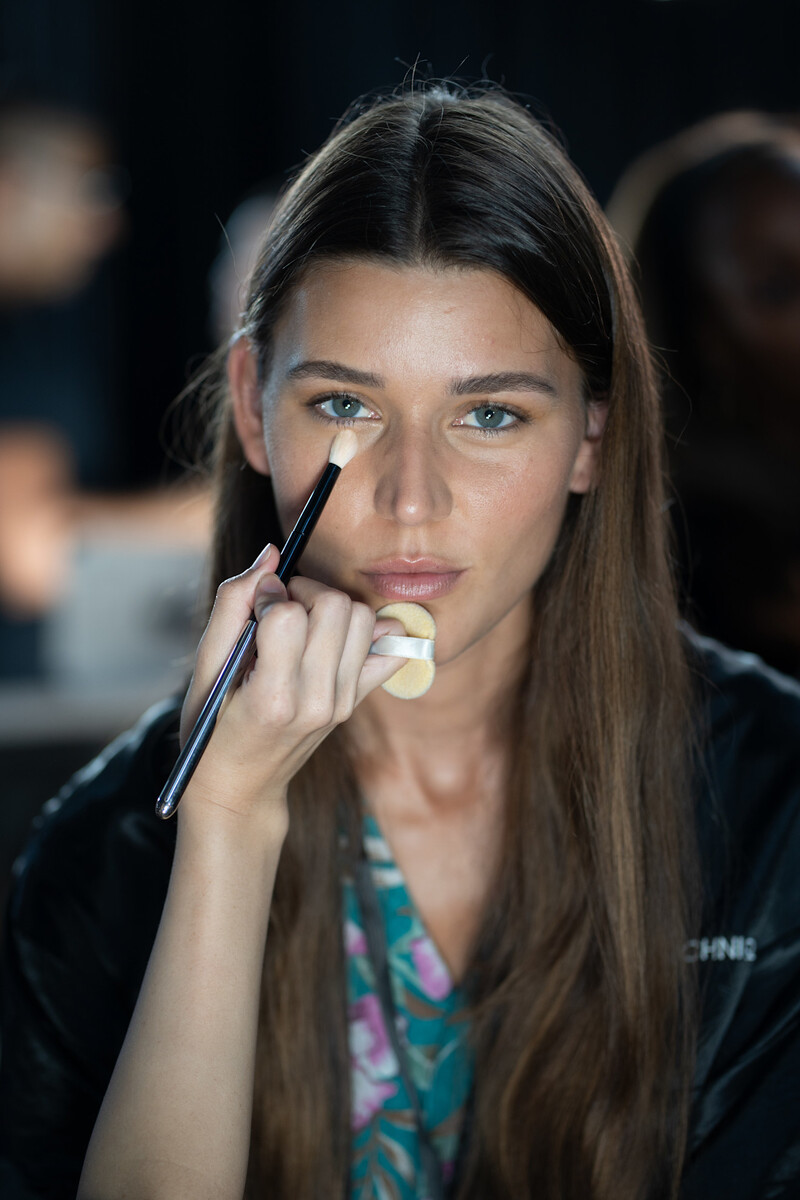 Pin point contouring: la nuova tecnica make up per scolpire e sollevare ...