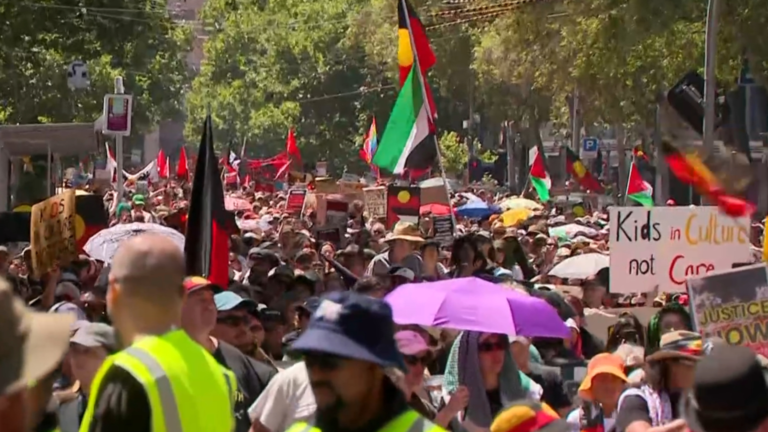 Tensions spill in Melbourne amid opposing Australia Day marches