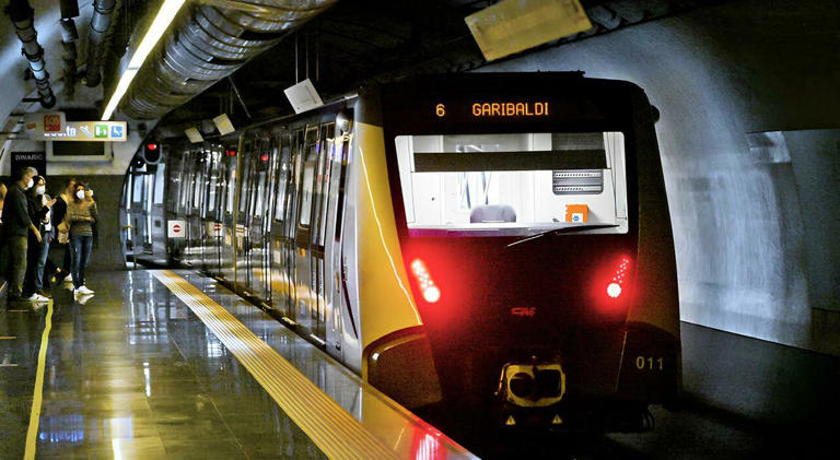 Napoli, metro linea 2: posticipati i lavori nelle stazioni di Piazza ...