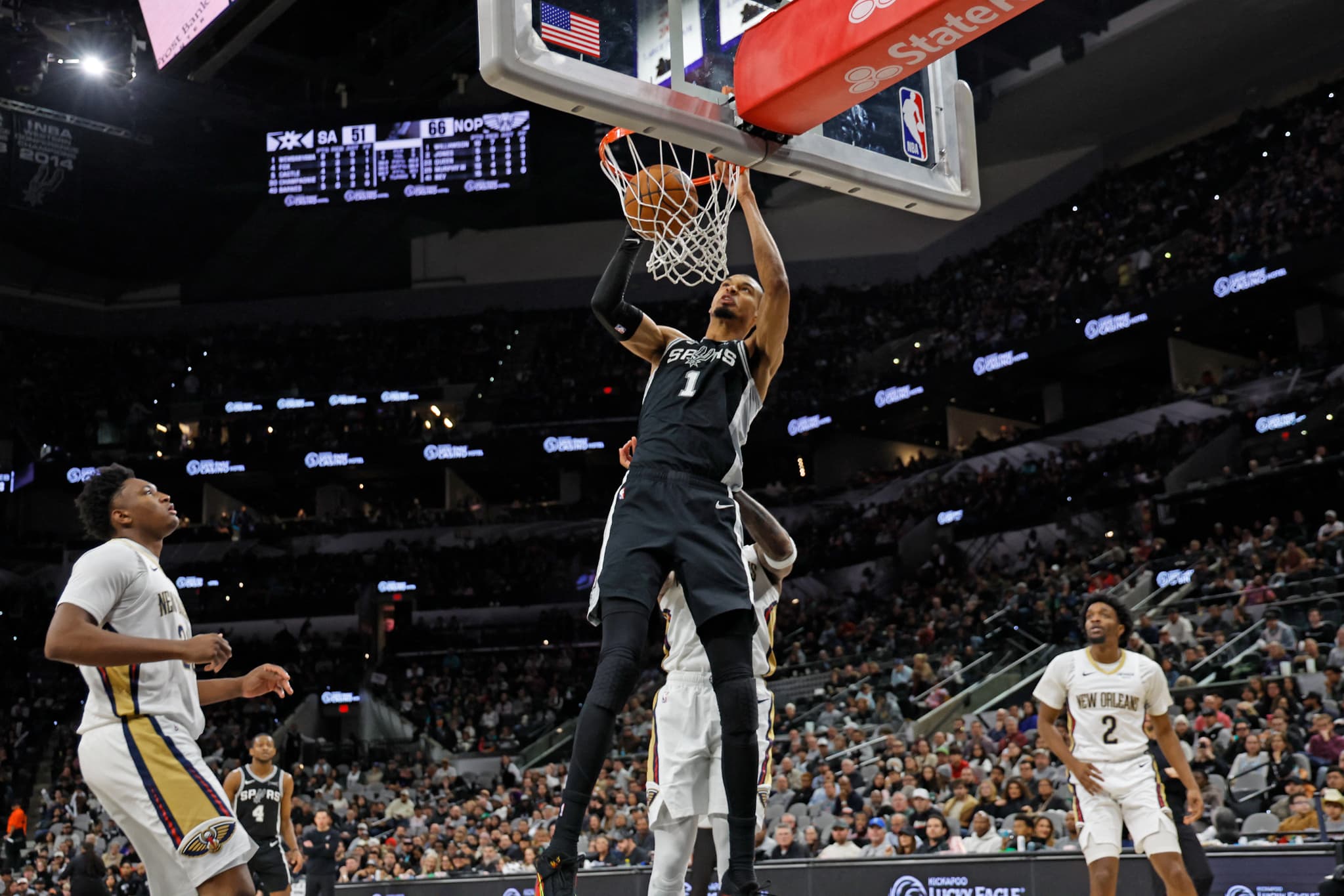 NBA : dunk rageur, bousculé par Williamson... Wembanyama impuissant ...