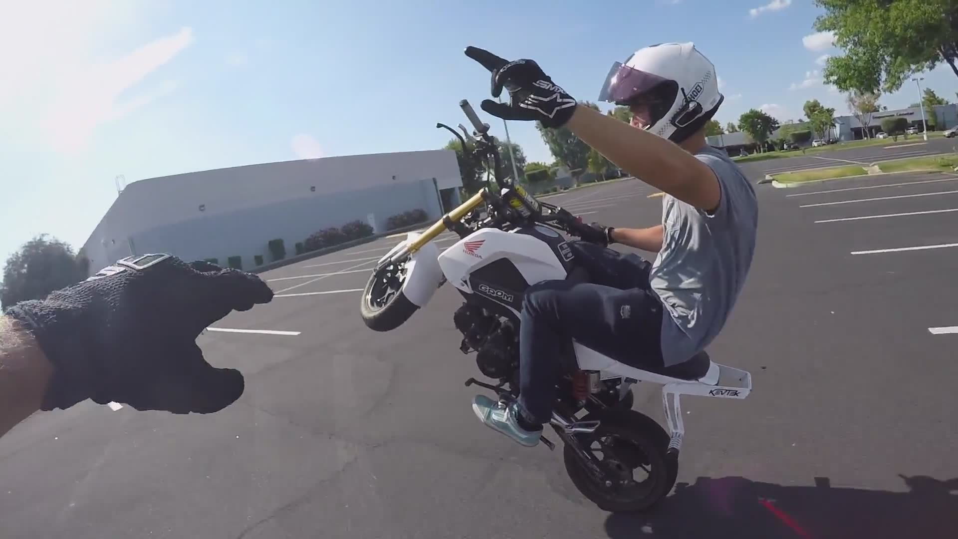 One-handed wheelie advanced technique