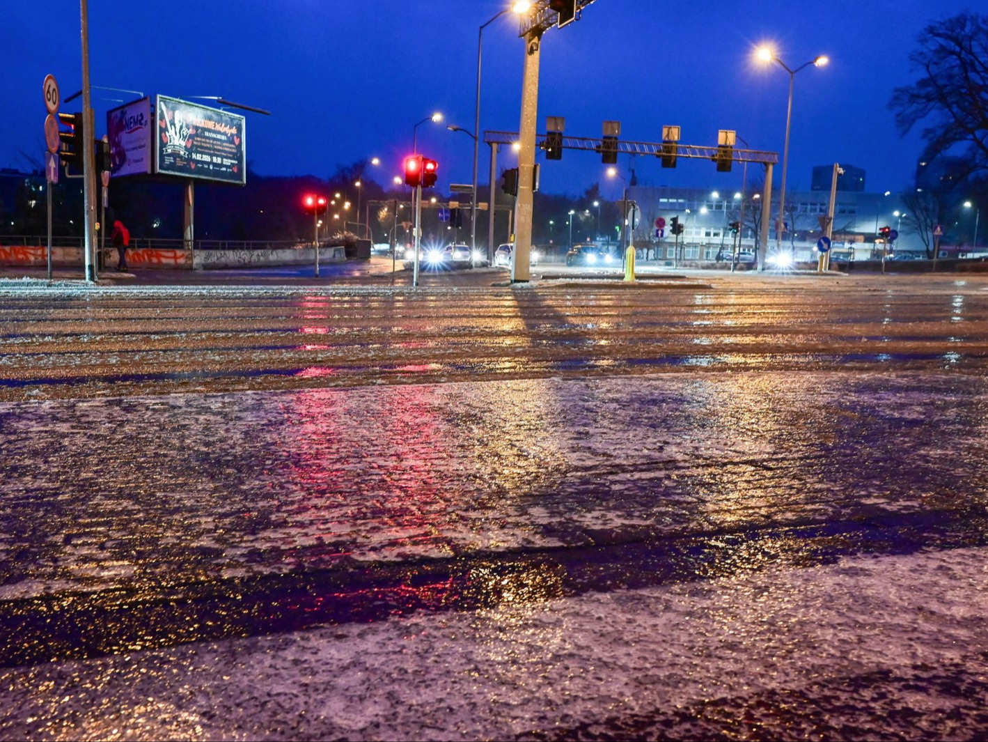 Karetki stoją, pacjenci czekają. SOR-y przeżywają prawdziwe oblężenie