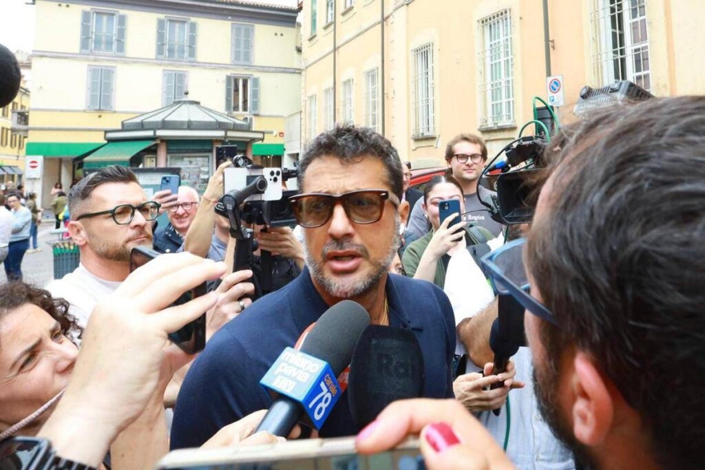 Fabrizio Corona multato dalla Consob per 200mila euro, ha violato il ...