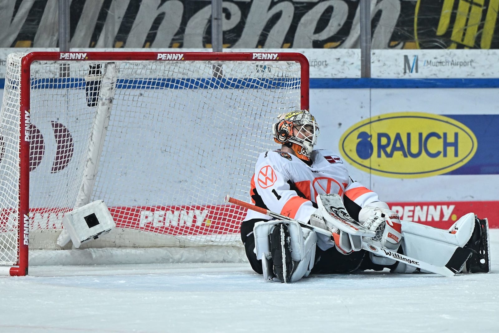 First proper goalkeeper goal in German ice hockey league