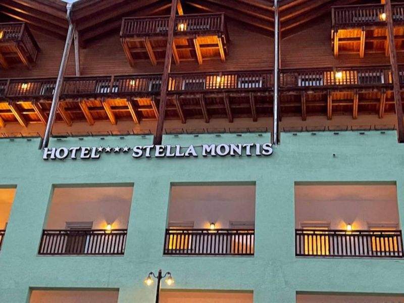 Follia Stella Montis: l'hotel italiano preso d'assalto dai fan di ARC ...