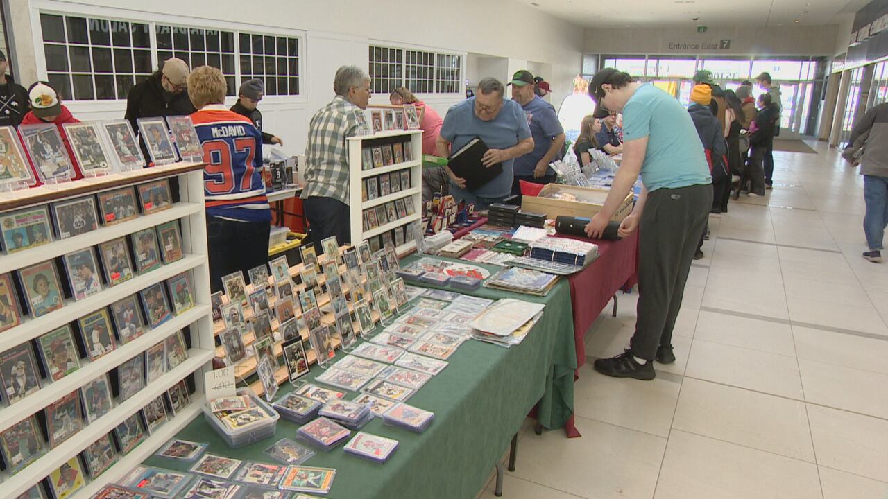 Brazen thefts not hurting demand to sell at Saskatoon sports card show
