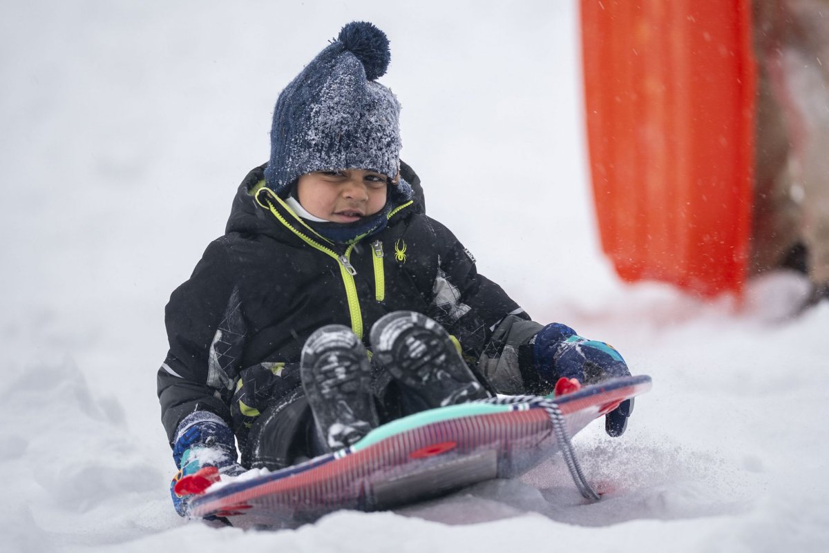 Winter storm: 11 dead, thousands of flights canceled