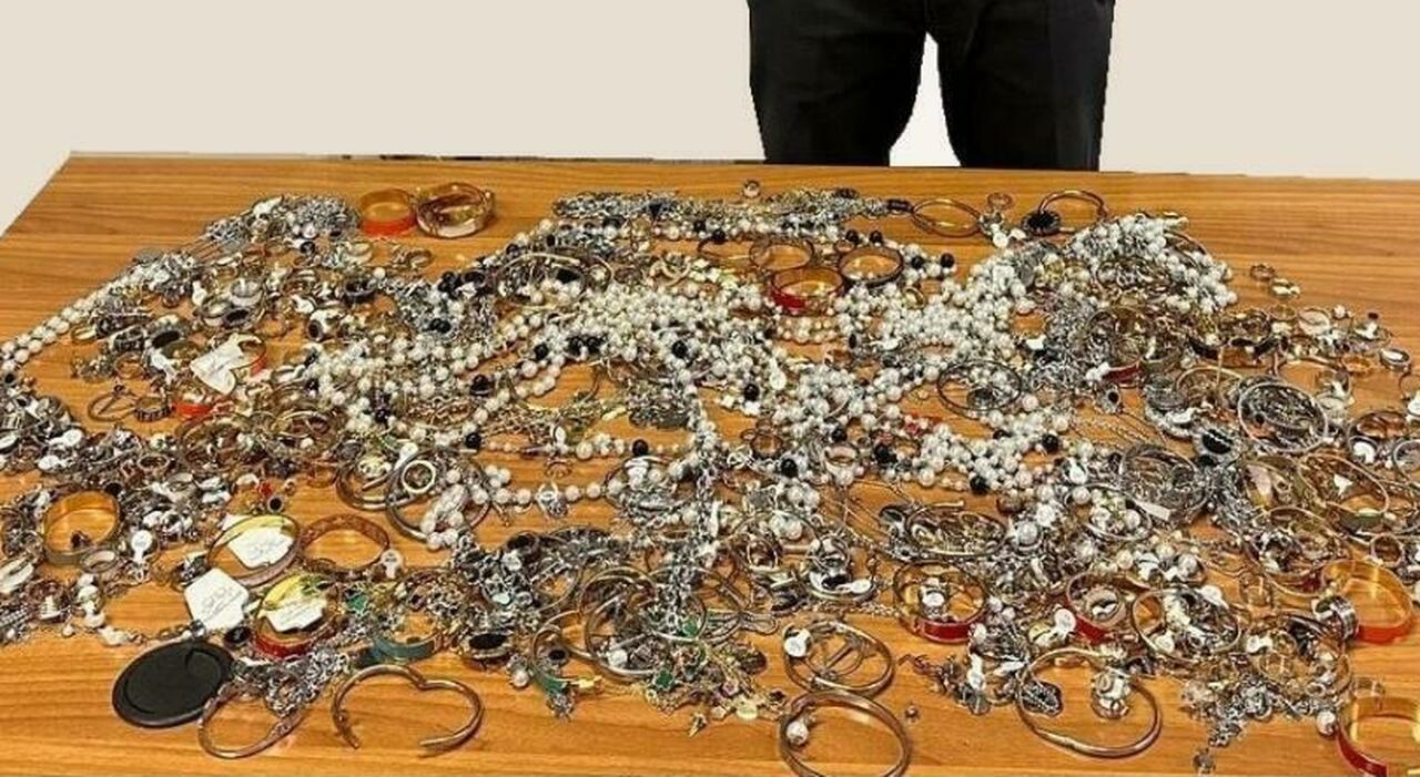 Civitanova, i gioielli hanno marchi di alta moda, ma sono tutti fake ...