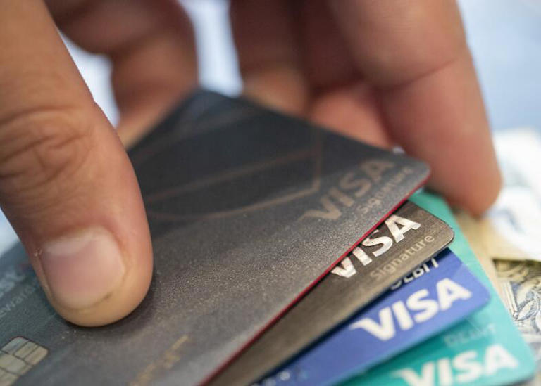 Contributor: The weird bipartisan alliance to cap credit card rates is ...