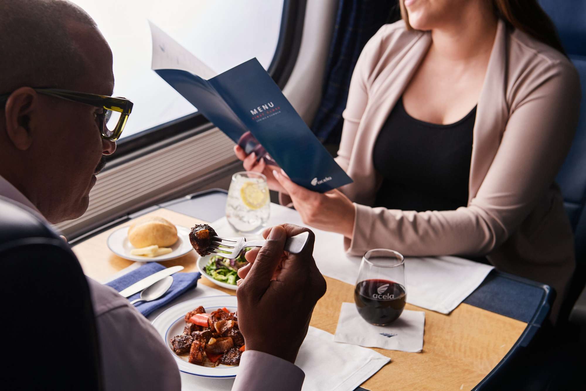 Here’s how freshly cooked meals are actually made on trains—from flat ...