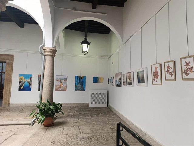 El complejo cultural Santa María de Plasencia expone obras de alumnas ...