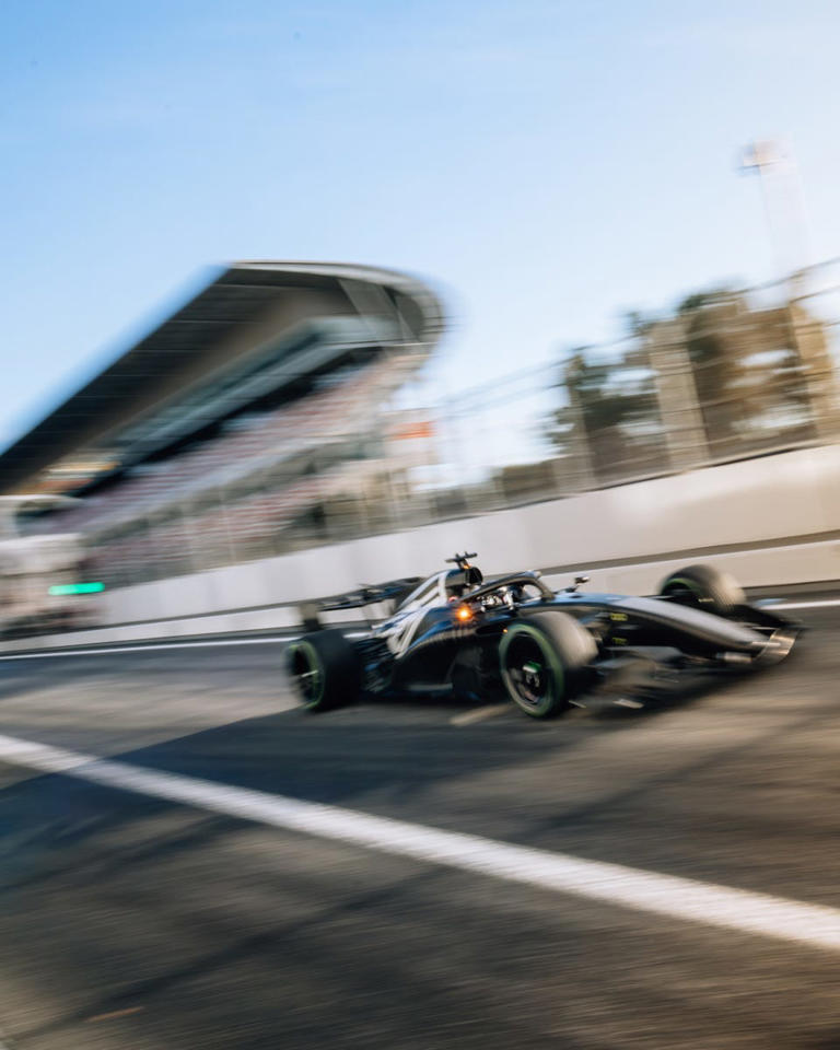 Red Bull sorprende en la matinal del primer día de test de F1 en ...