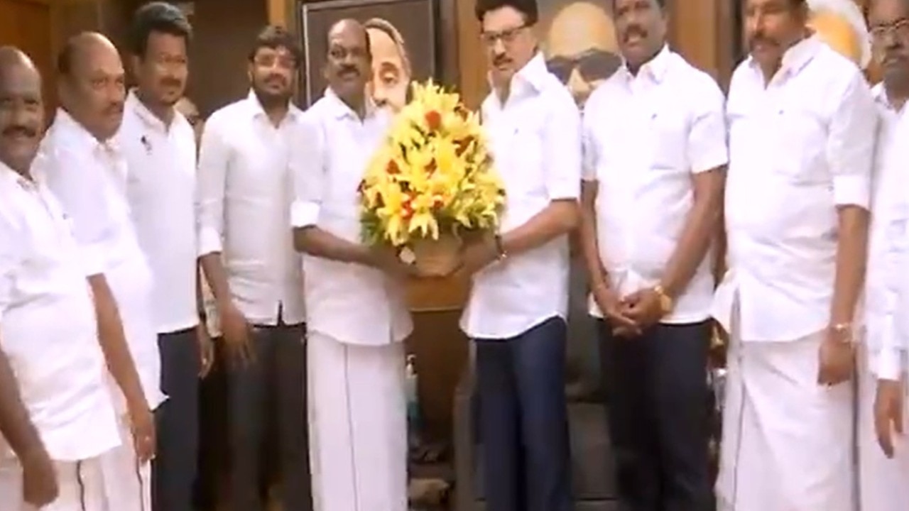 Ex-OPS supporter Vaithilingam who joined DMK to mobilise 10,000 men for ...