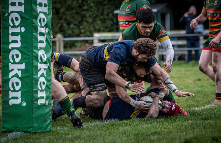 Johnson lands late penalty to earn brilliant win for Crocs