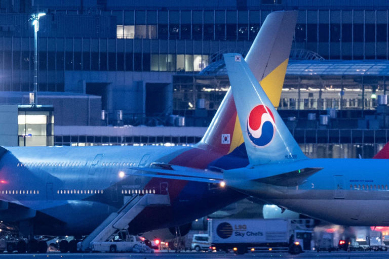 Airlines increasingly banning use of power banks on board planes