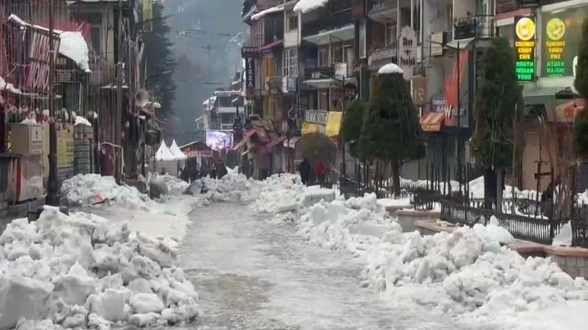 Himachal Pradesh: Tourists face traffic congestion in Manali amid heavy ...