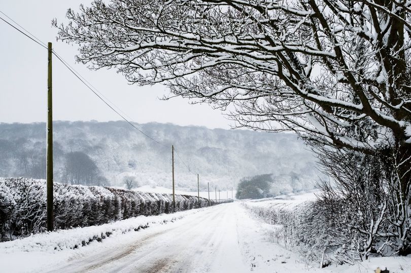 'Keep yourself safe' snow warning issued for Derbyshire as Storm ...