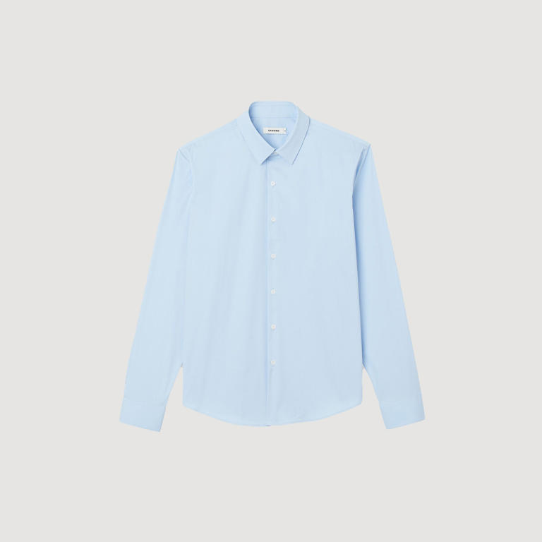 Look monocromático en gris con camisa azul: la combinación que mejor ...