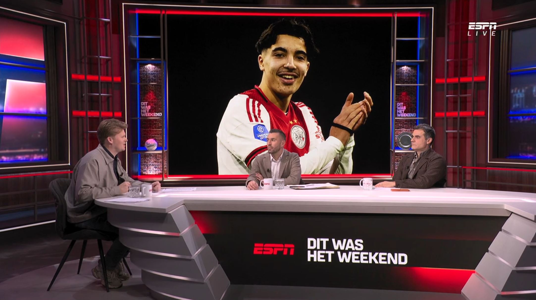 Na lange tijd weer een zorgeloze zege voor Ajax: 'Een verademing met ...