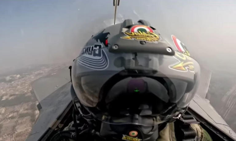 Rafale, Sukhoi light up sky with skilled manoeuvres over Kartvaya Path