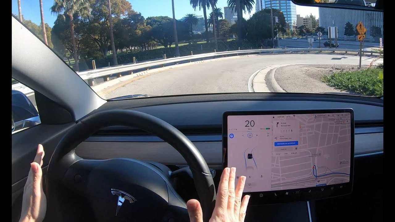 Tesla cambia strategia negli USA: l’Autopilot sparisce, resta solo l ...