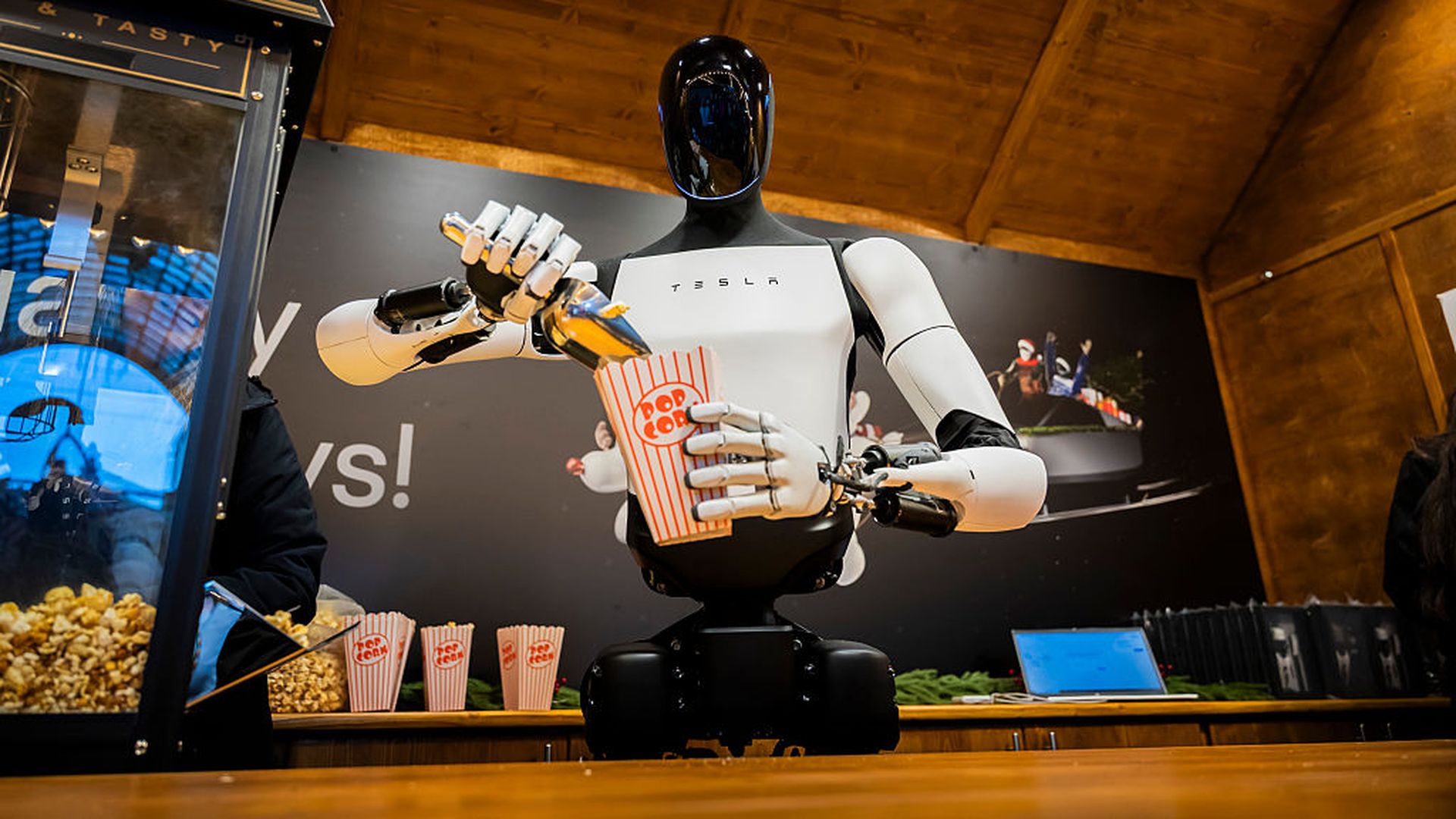 Tesla, Musk accelera sugli umanoidi: "Robot Optimus in vendita entro il ...