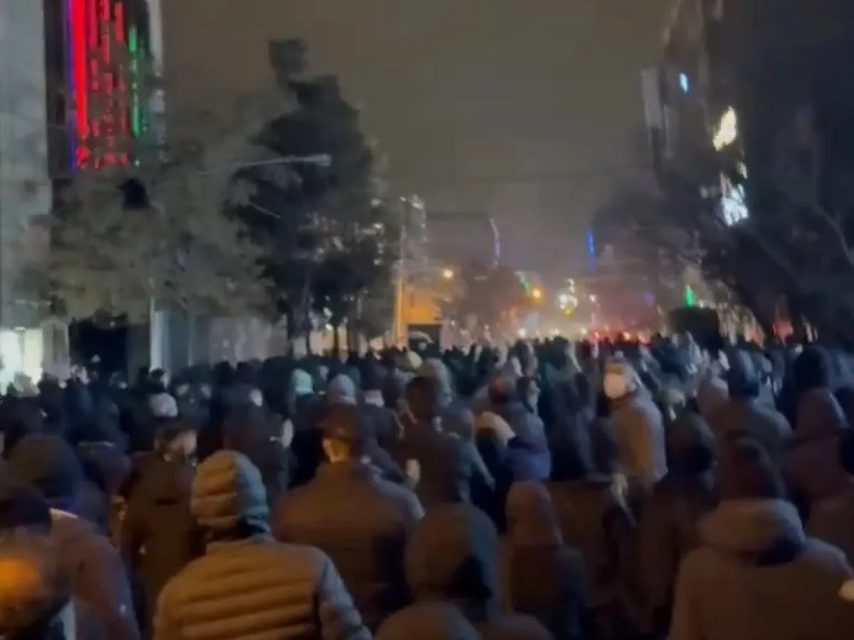 Obětí demonstrací v Íránu může být až přes 30 tisíc, oficiální čísla ...