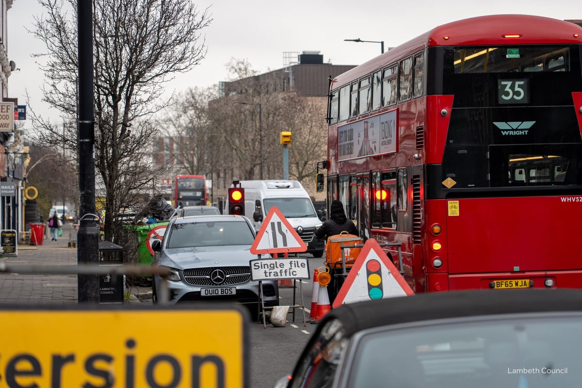1,500 sets of traffic lights changed as TfL tackles chronic bus delays
