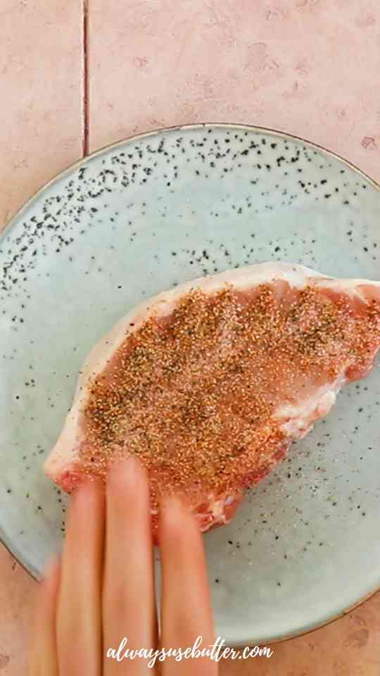 How to cook the best bone-in pork chops? The air fryer!