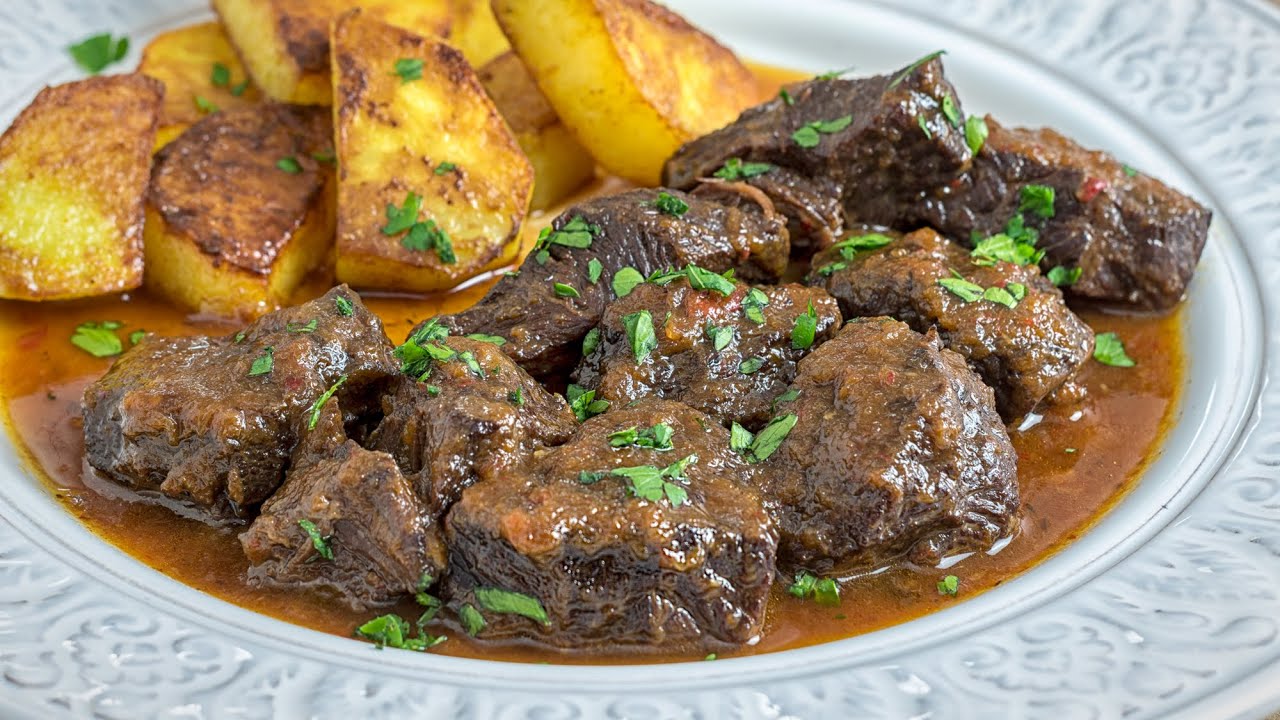 Carrilleras de ternera en salsa: la receta tierna y melosa