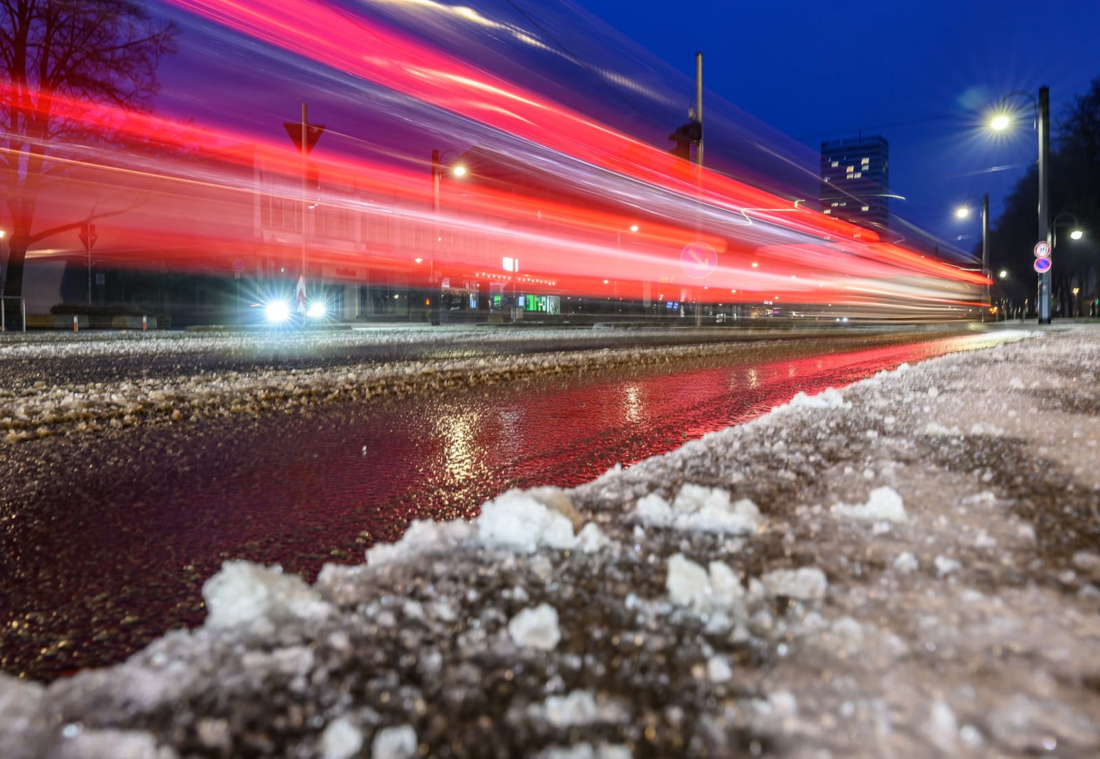 Icy conditions restrict transport across Germany