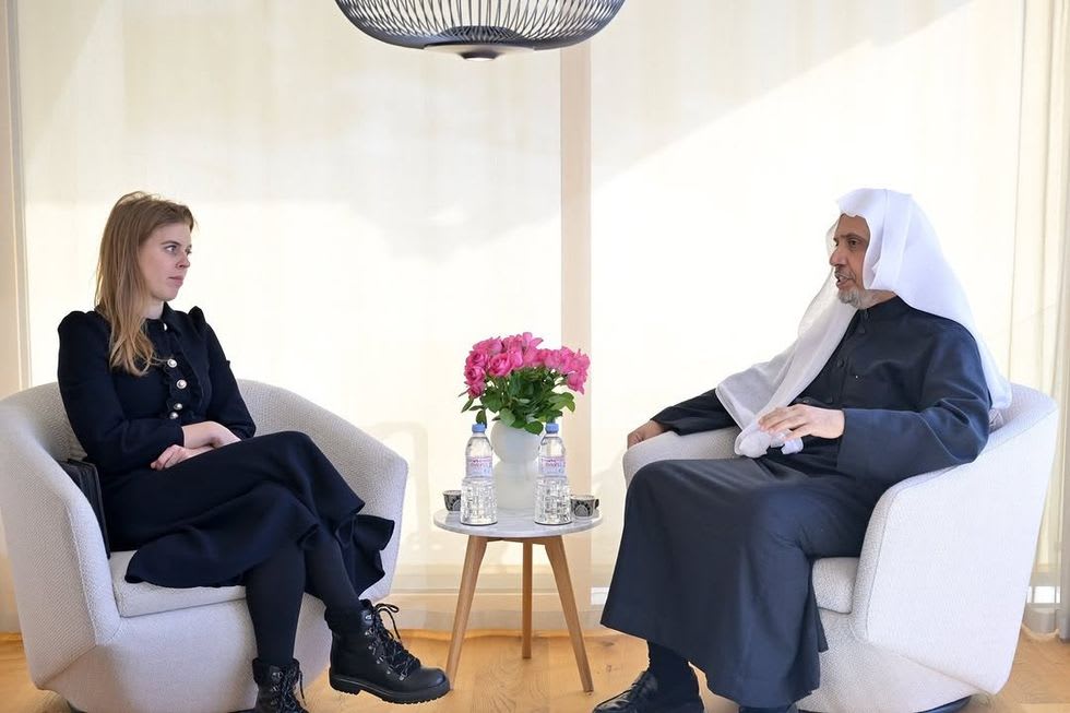 Princess Beatrice holds talks with Secretary-General of the Muslim ...