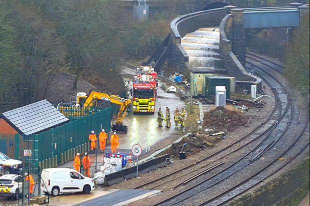 Fire service confirms what caused blaze in train tunnel - as chaos ...