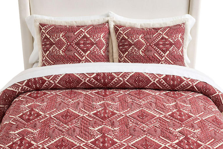Pottery Barn discounted blankets, quilts, and cozy bedroom essentials ...