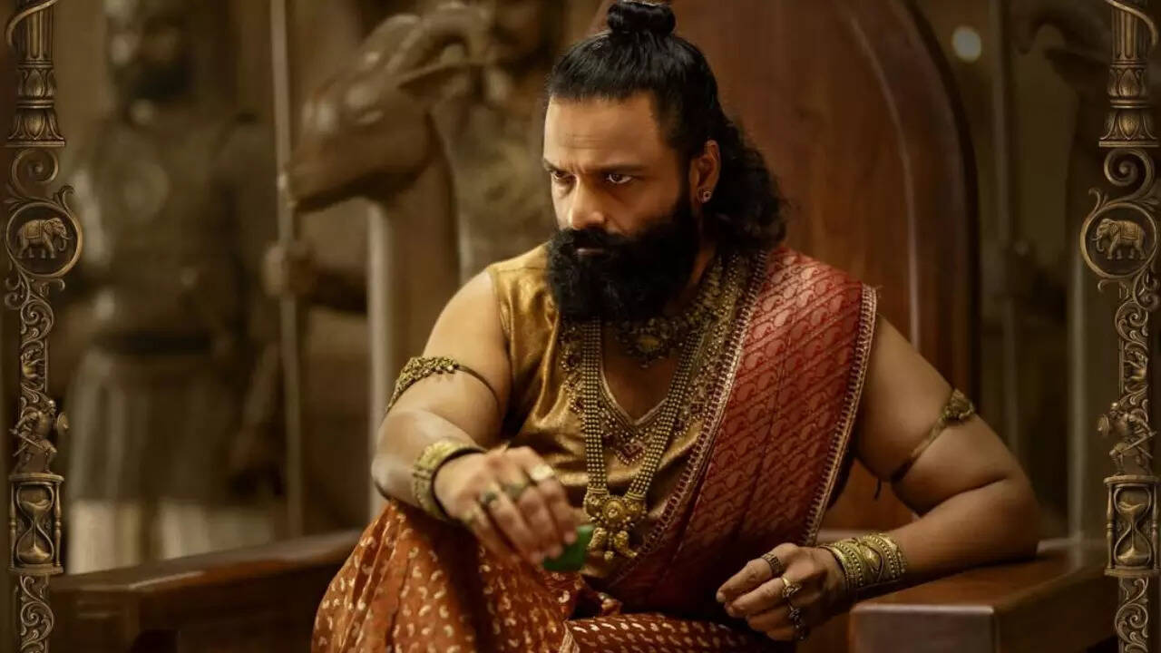 'Aadu 3' character posters unveiled: Jayasurya as 'His Majesty' hints ...