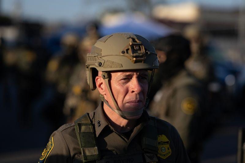 Como Gregory Bovino se tornou o rosto da repressão à imigração de Trump