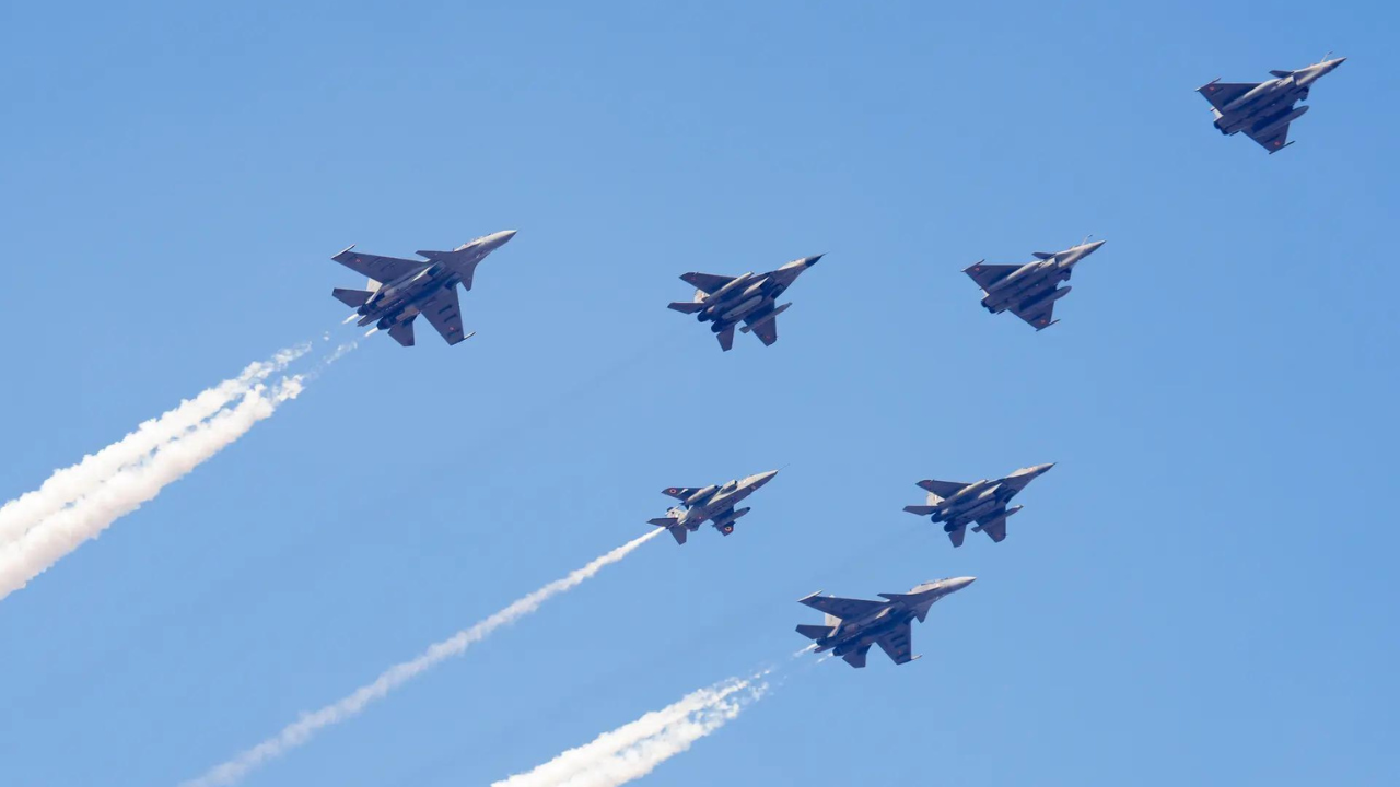 Watch: Videos show glimpses from Republic Day parade flypast — seen ...