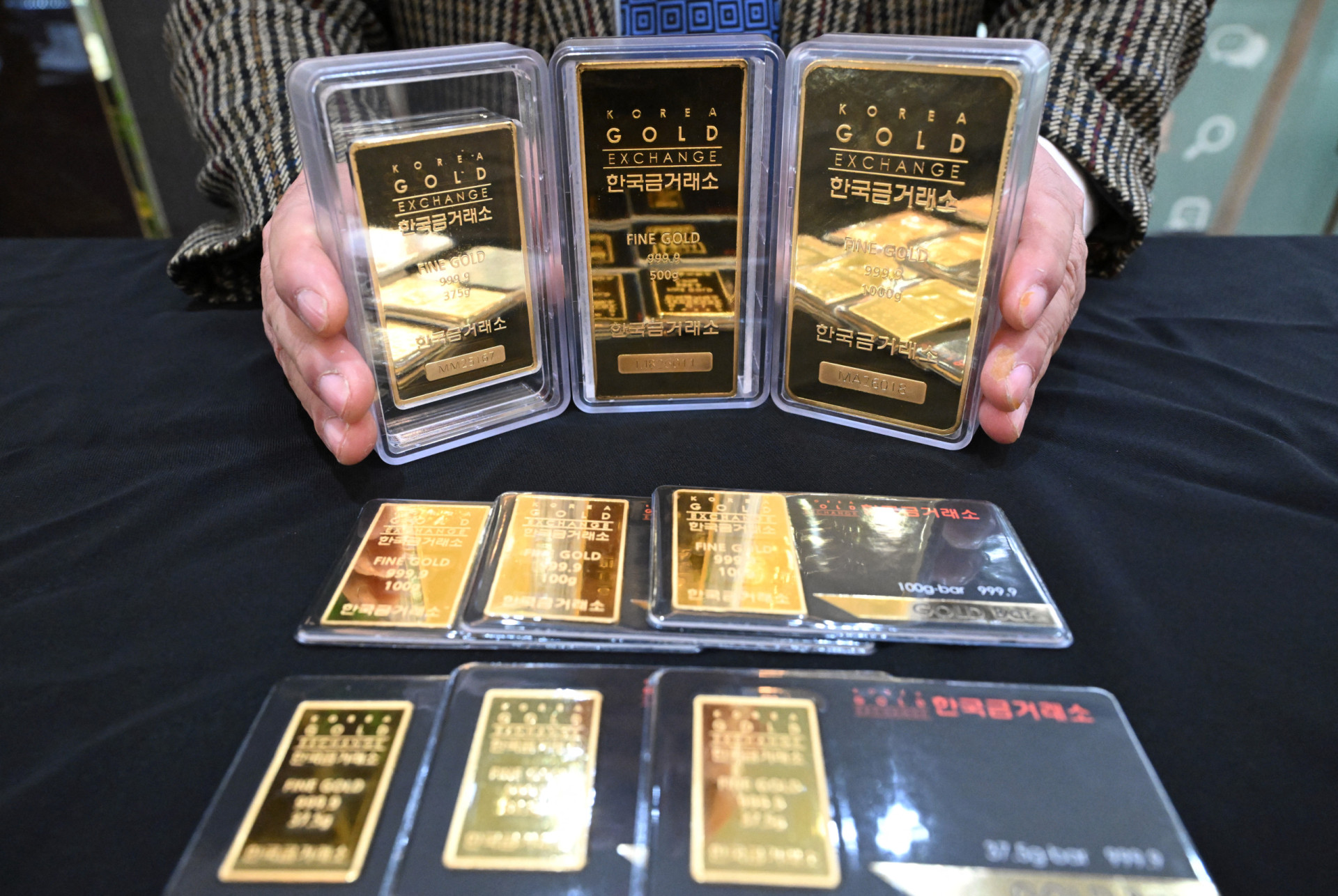 Gold hits US$5,000 for first time ever