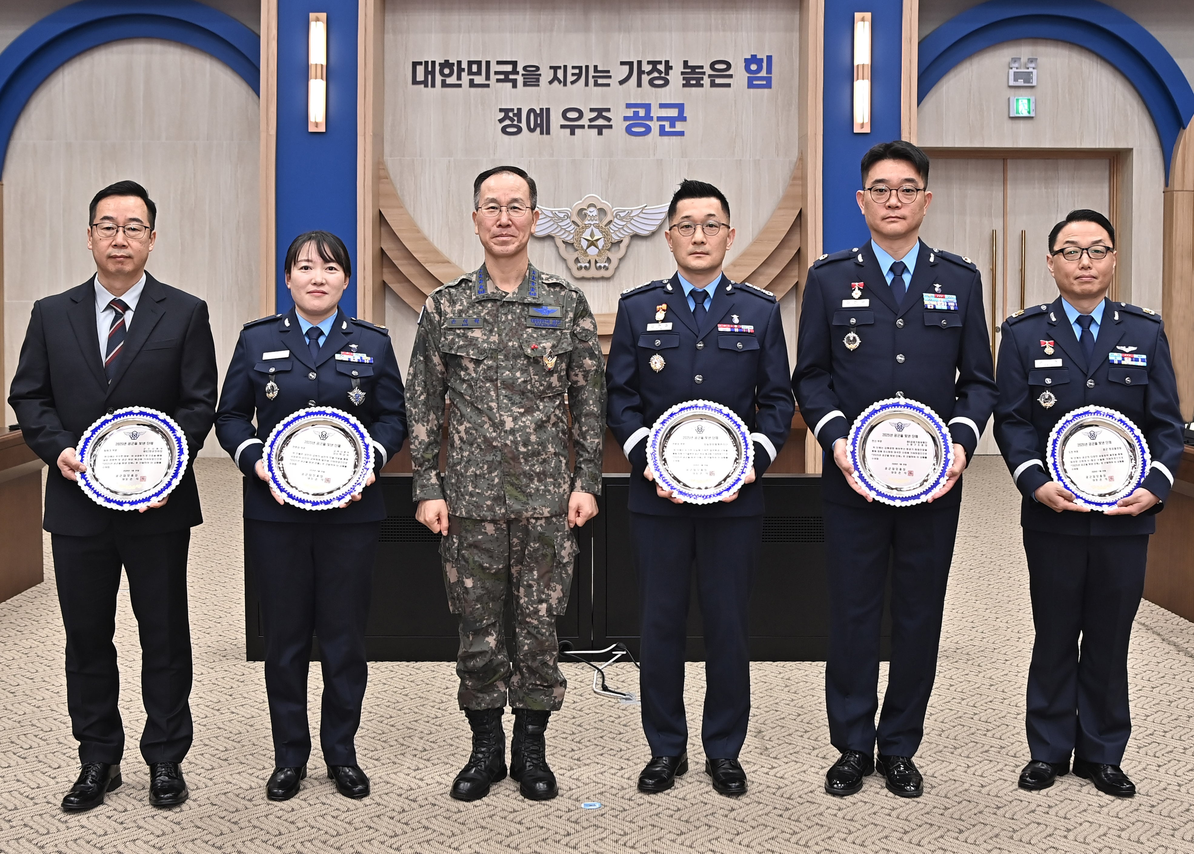 Air Force honors aerial photography team, Kimhae base fire unit