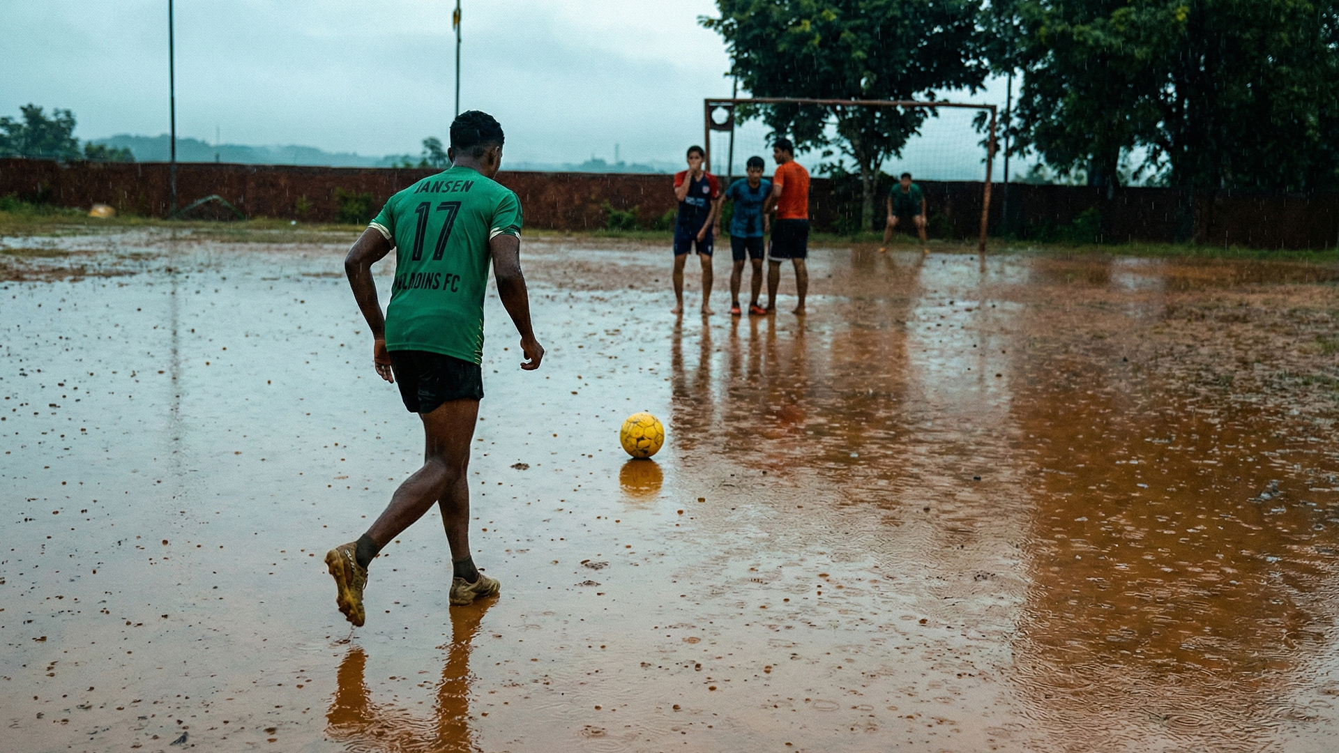 Recreatie van de Roberto Carlos vrije trap, maar in de regen