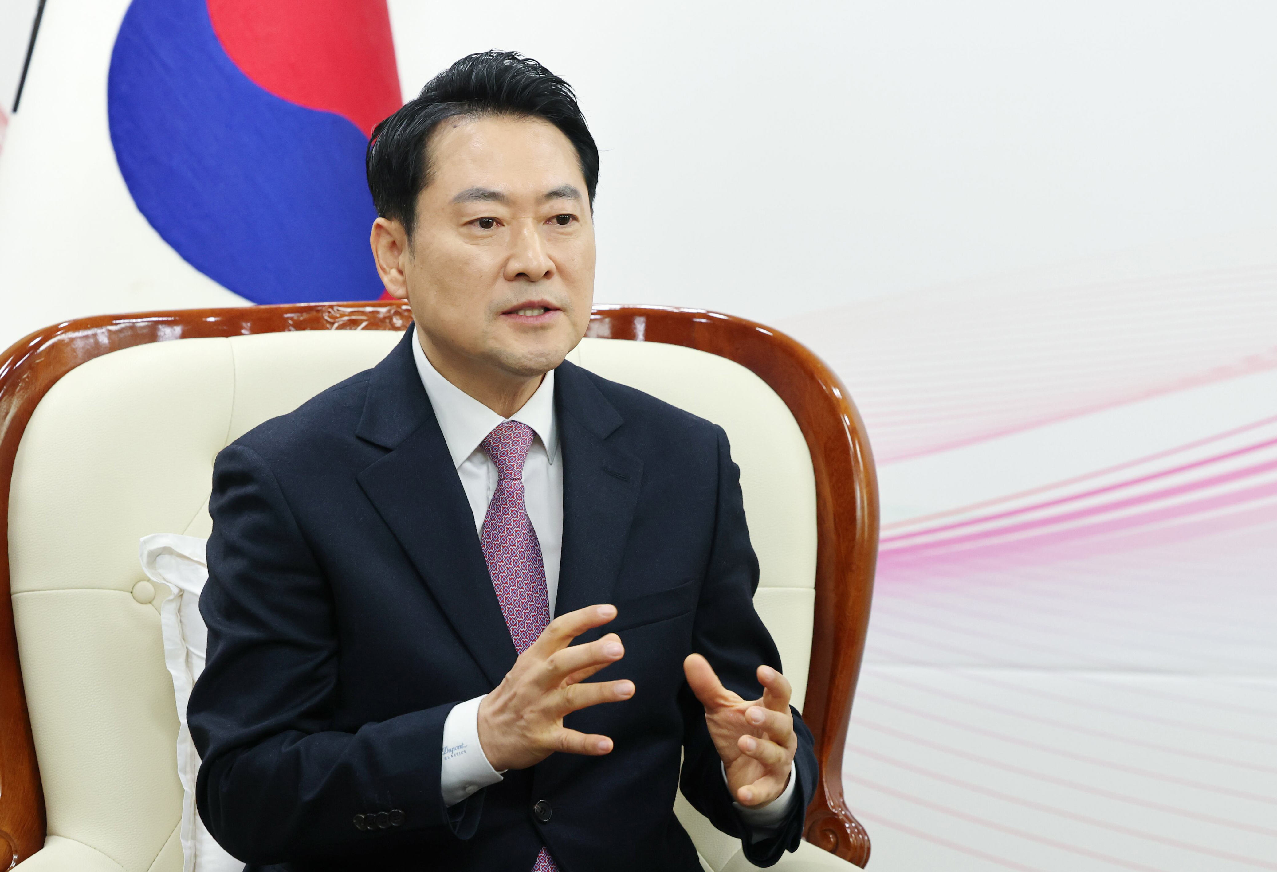 People Power Party lawmakers demand Han expulsion reconsideration