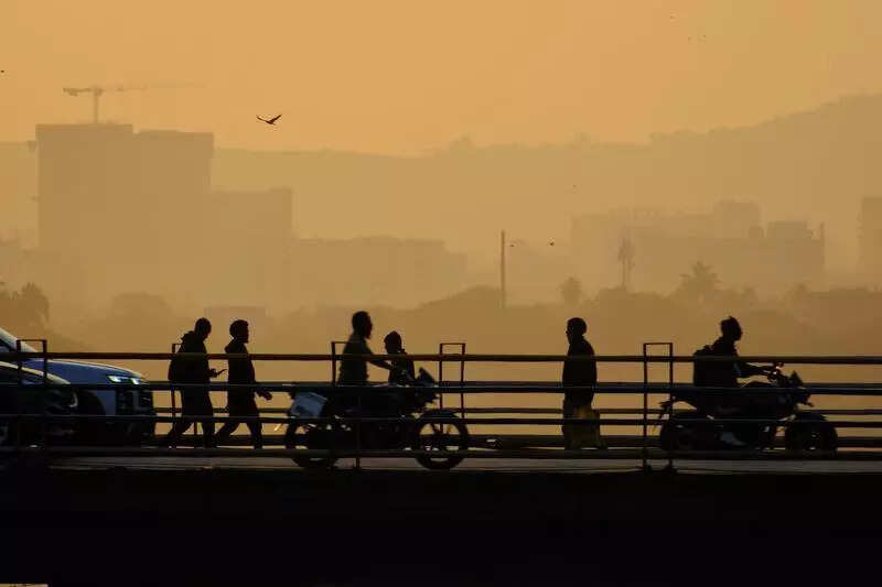 Minimum temperature logs sharp rise in city amid higher moisture levels ...