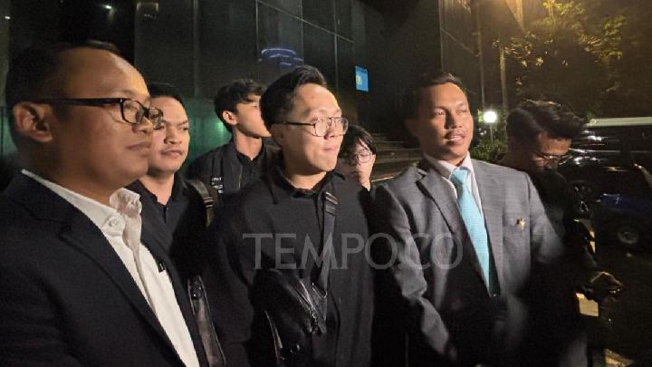 Younger Tergiur Gaya Hidup Mewah Timothy Ronald di Medsos