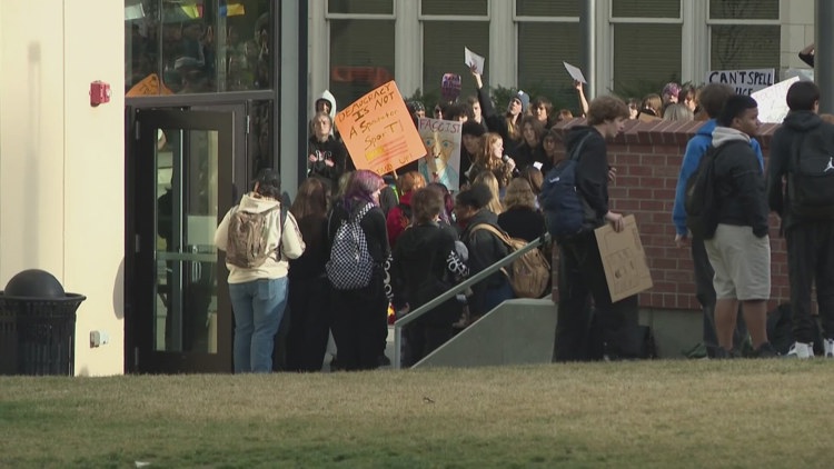 Spokane high school students walk out to protest deadly Minneapolis ICE ...